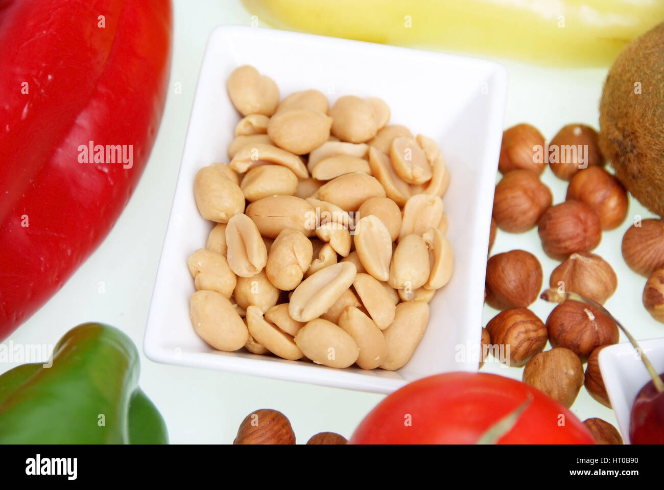 Erdnuesse - peanuts Stock Photo - Alamy