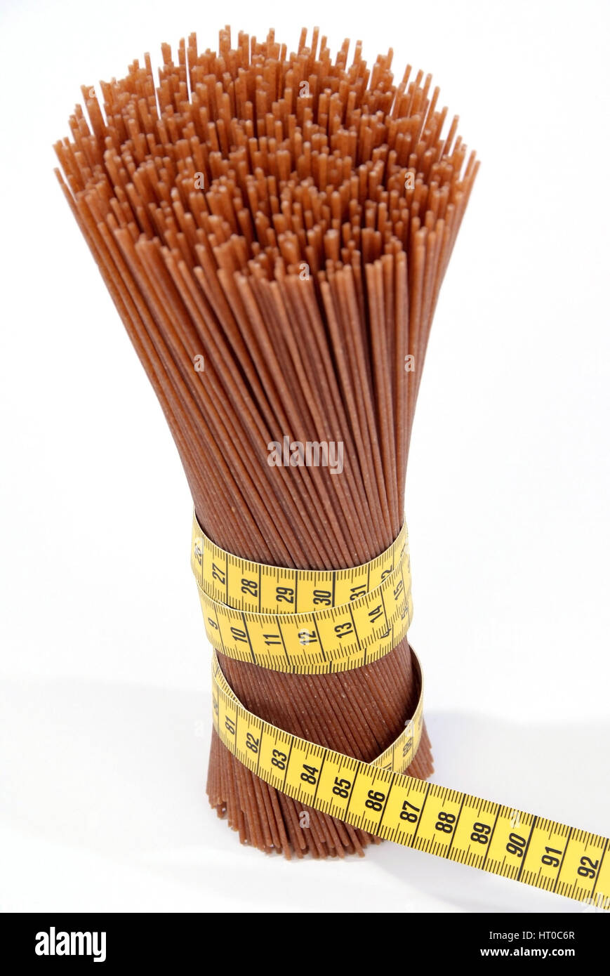 Symbolbild Ballaststoffreiche Di?t, Vollkornspaghetti mit Ma?band ...
