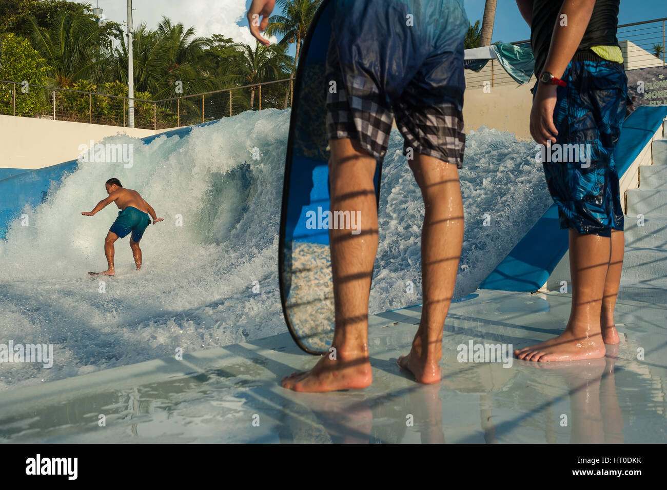 21.12.2016, Singapore, Republic of Singapore - Surfing on a fake wave ...