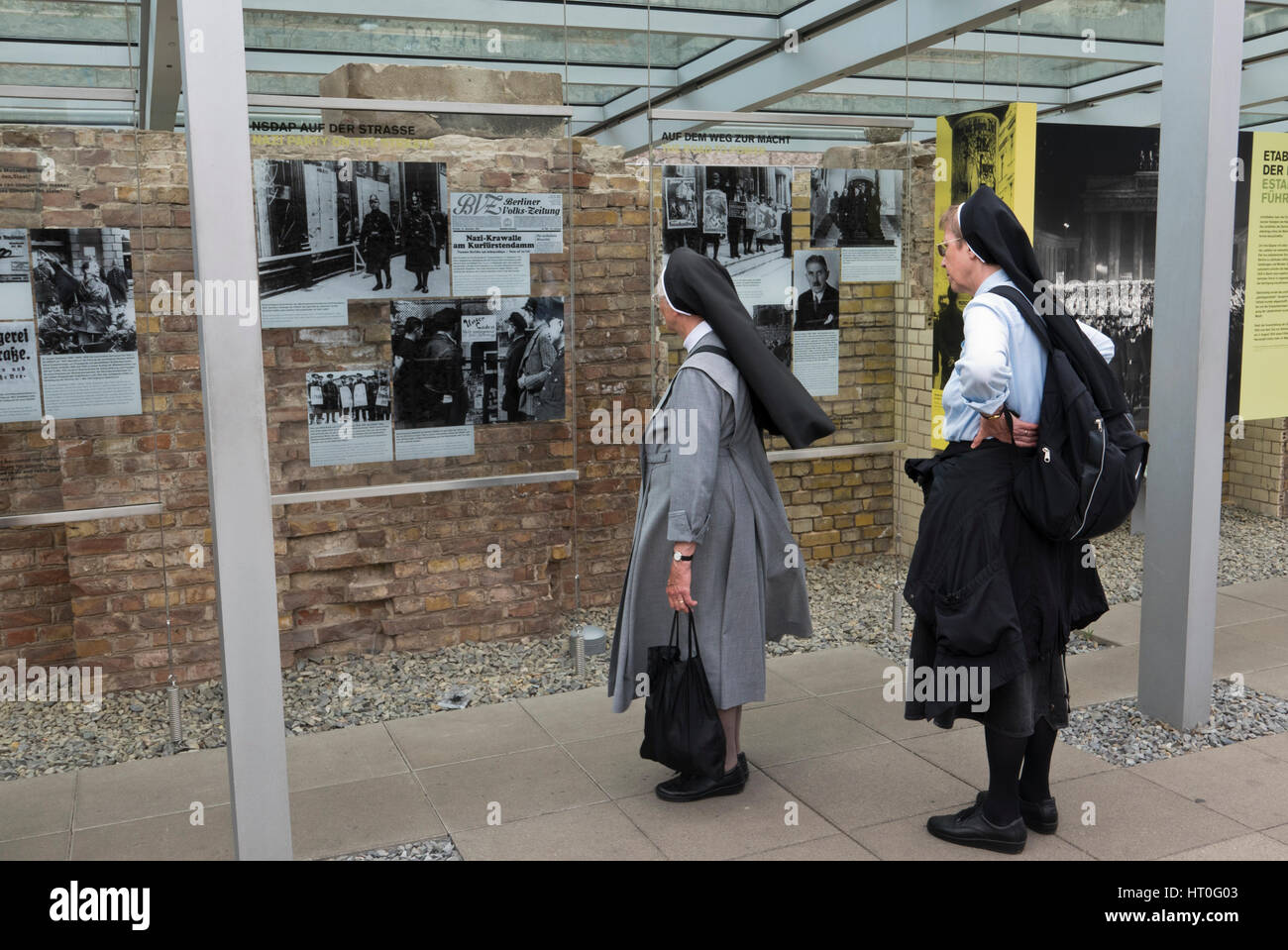Gestapo poster hi-res stock photography and images - Alamy