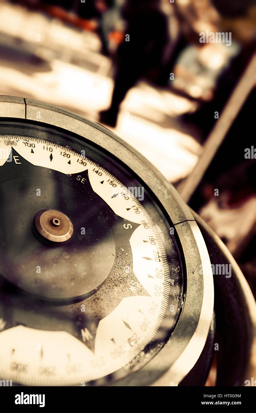 Ships compass hi-res stock photography and images - Alamy