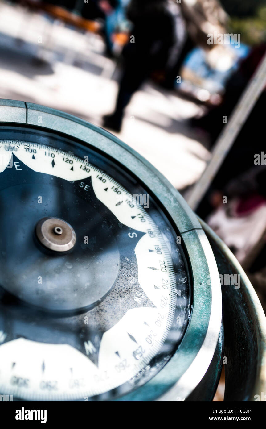Ships compass hi-res stock photography and images - Alamy
