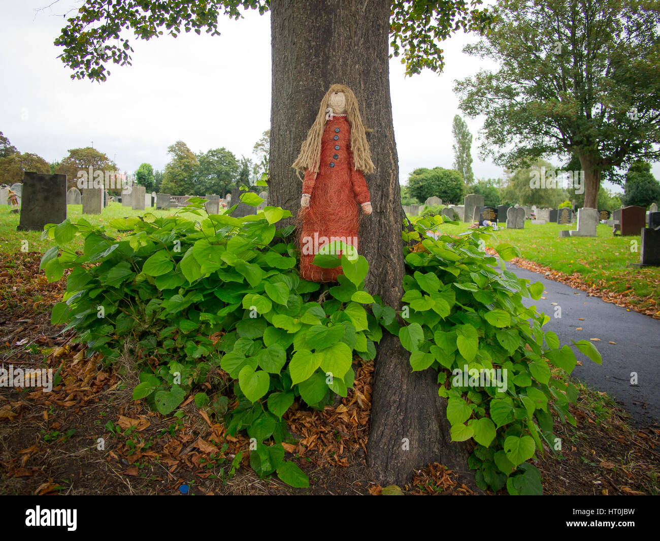 Straw tree hi-res stock photography and images - Alamy