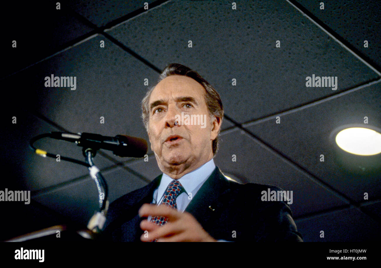 Senator Robert Dole Republican presidential candidate with his daughter ...