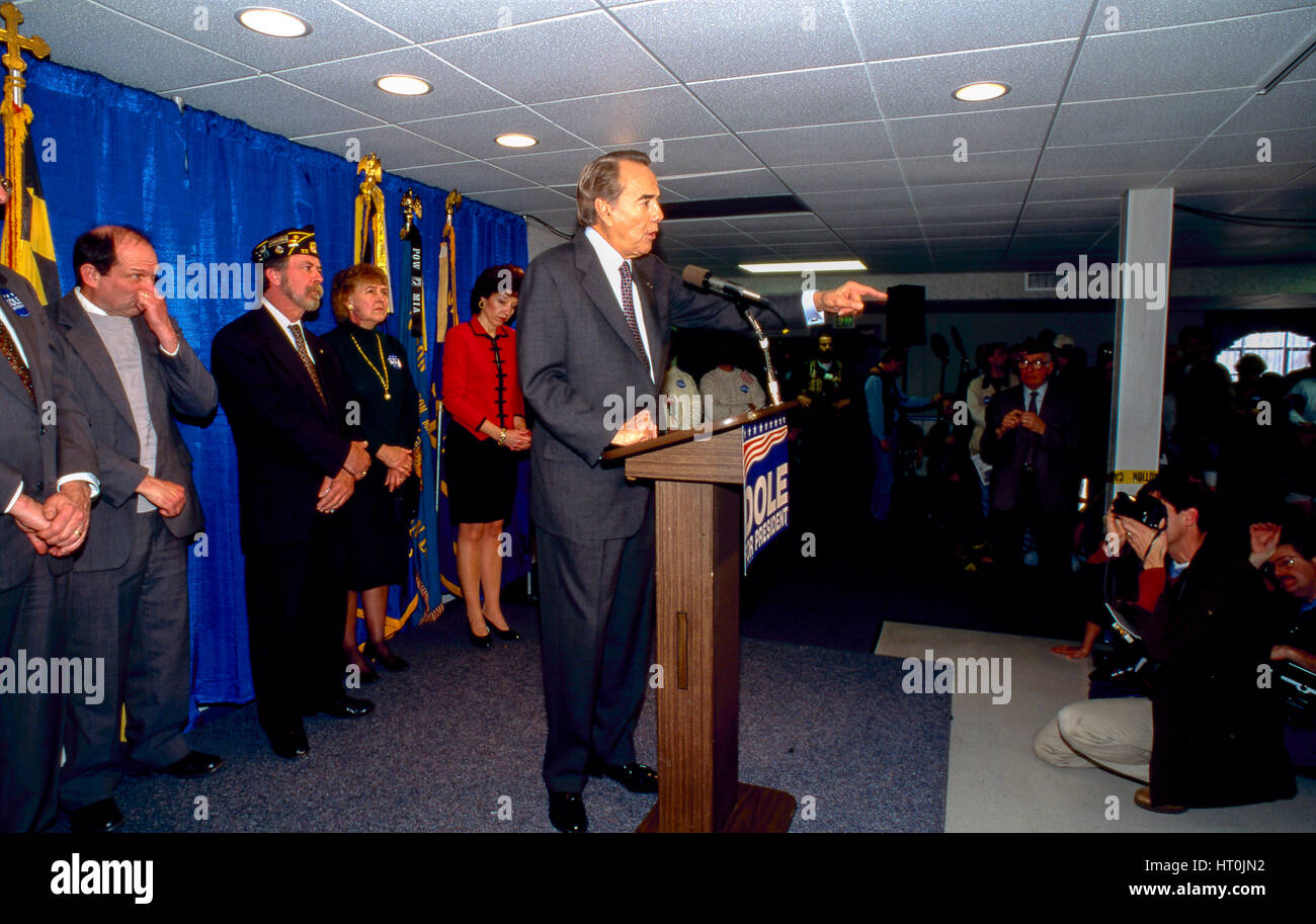 Senator Robert Dole Republican presidential candidate with his daughter ...