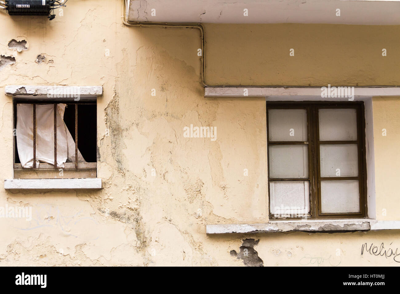 Vintage window windows worn hi-res stock photography and images - Alamy