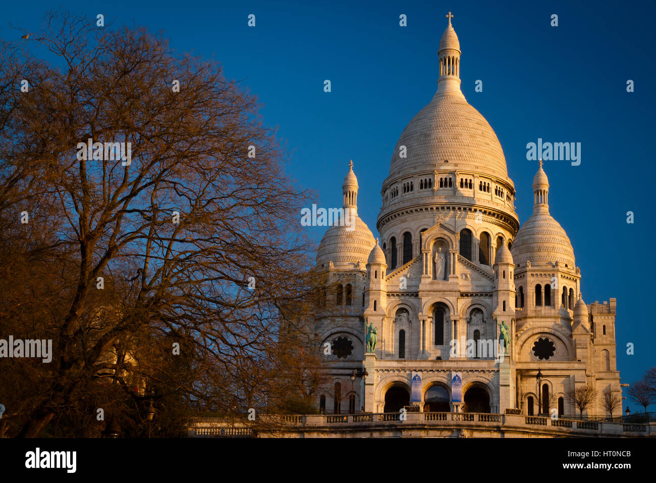 The sacred heart of paris hi-res stock photography and images - Alamy