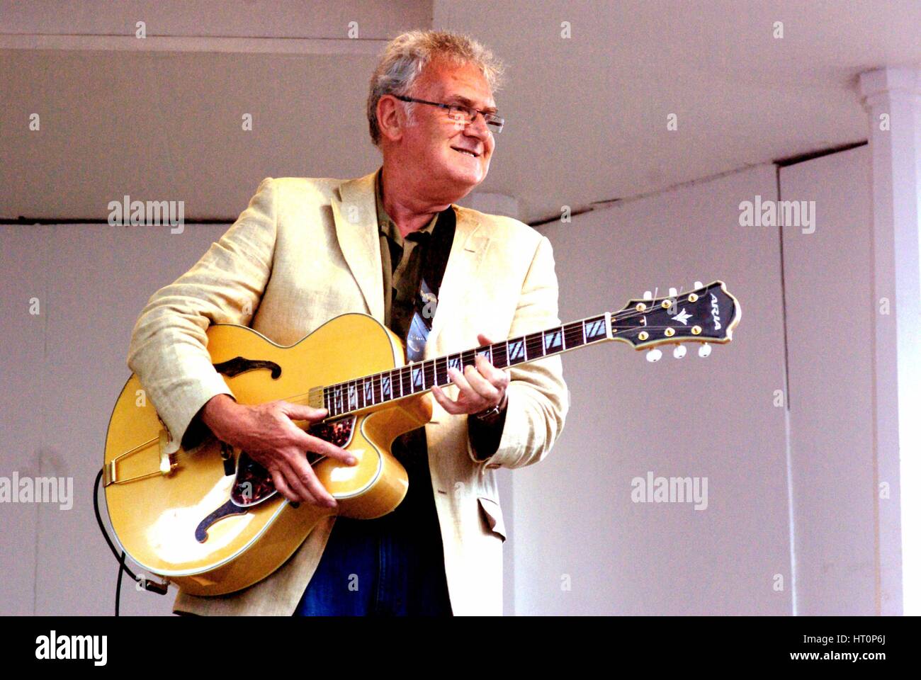 Jim Mullen, Scottish jazz guitarist, Pantiles, Tunbridge Wells, Kent ...