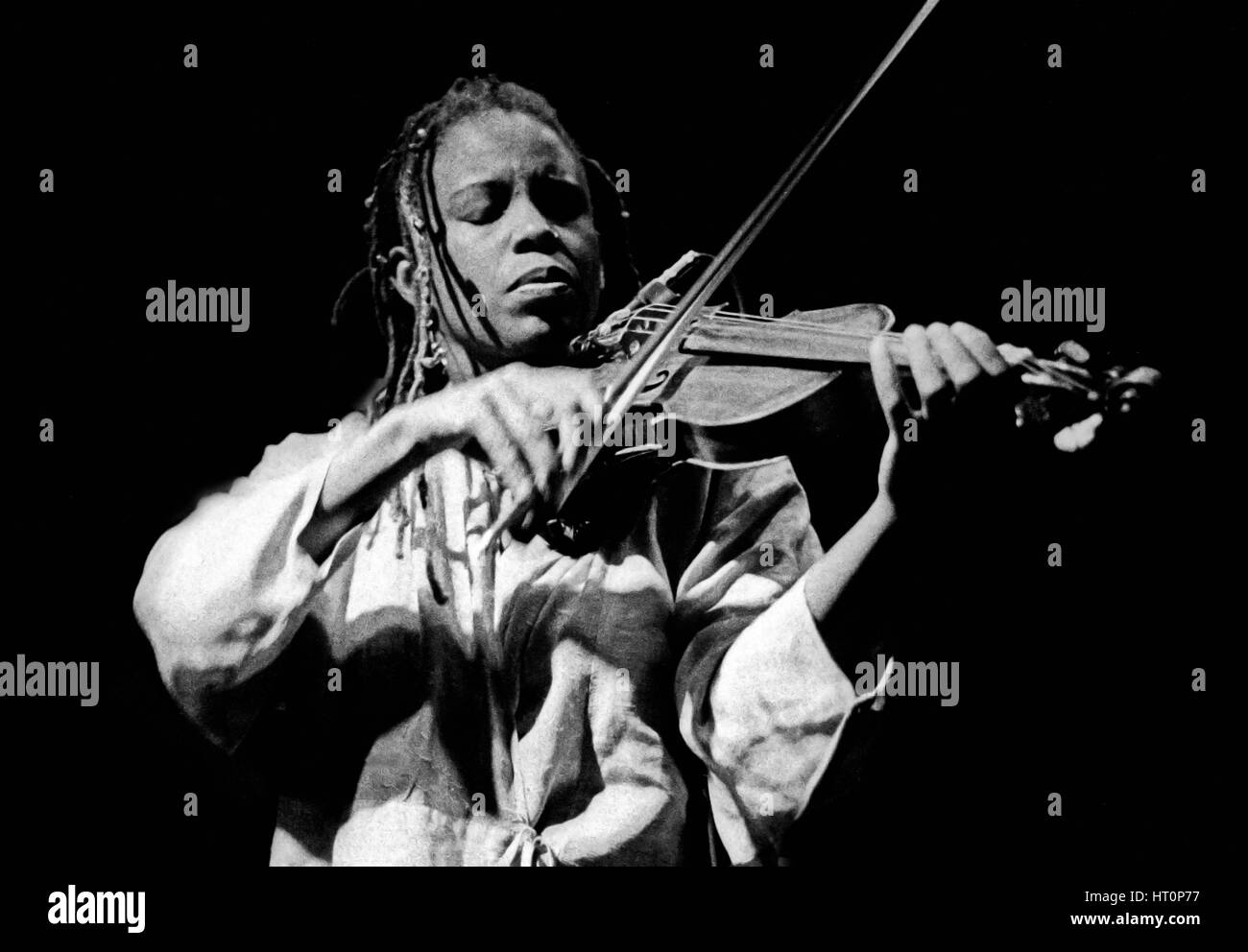 Regina Carter, Ronnie Scott's, London, 1999. Artist: Brian O'Connor ...