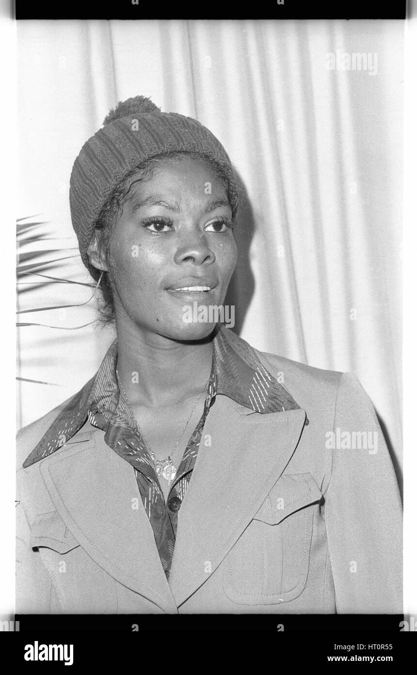 Dionne warwick 1970s hi-res stock photography and images - Alamy