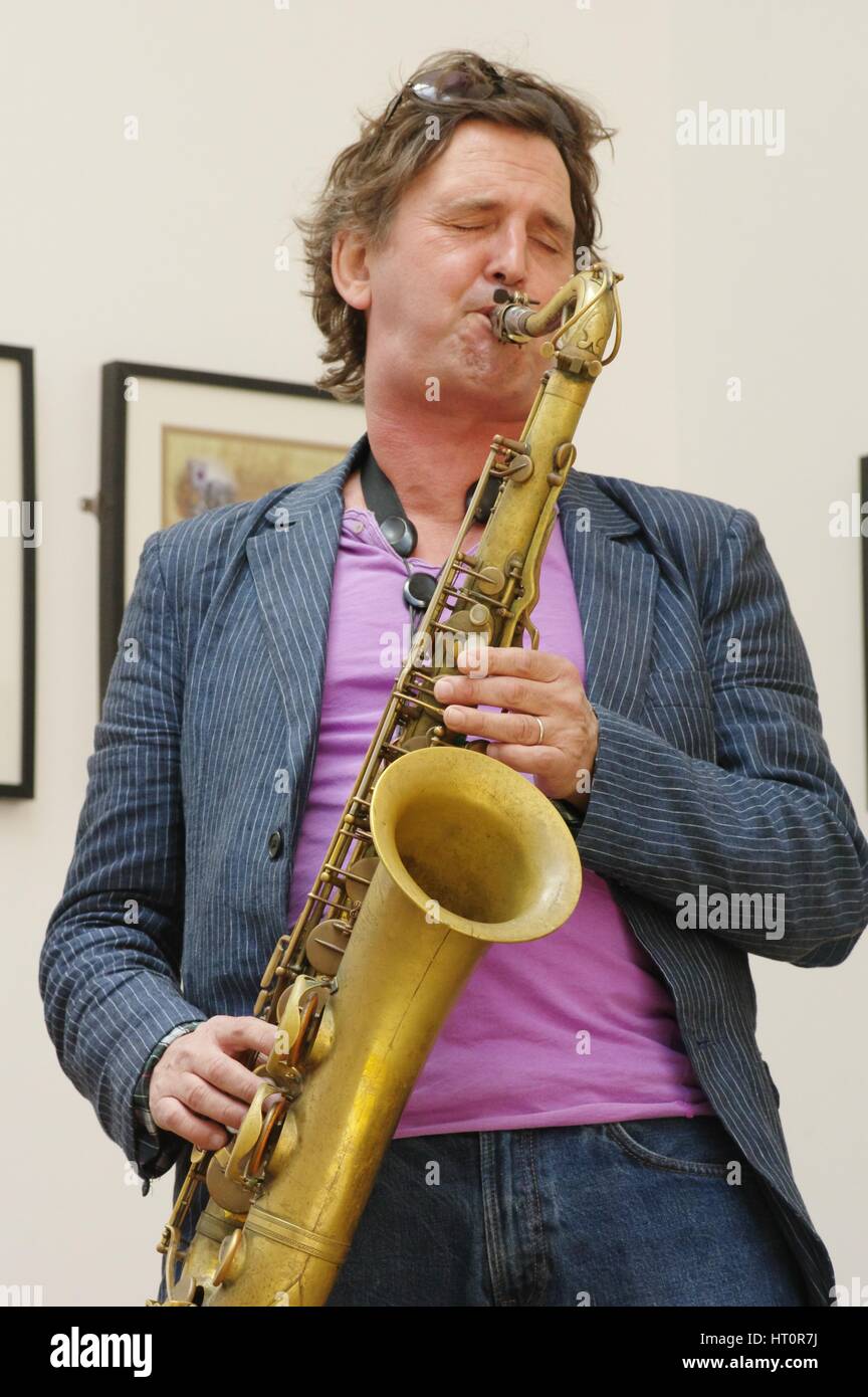 Ed jones saxophone hi-res stock photography and images - Alamy