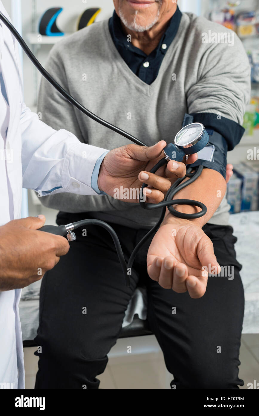 Indian man checking pulse hi-res stock photography and images - Alamy