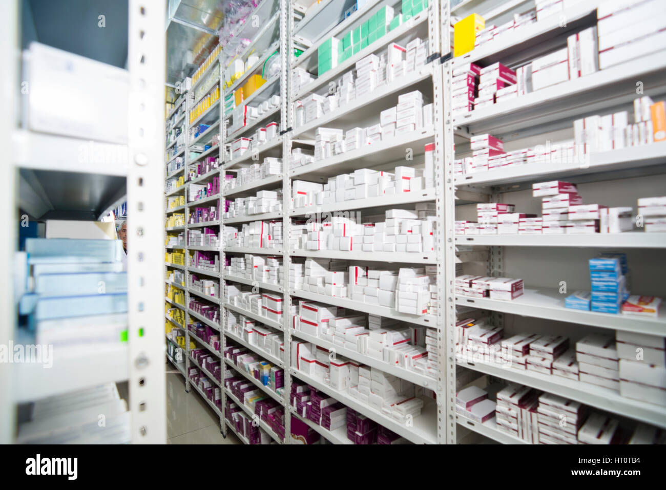 Packed shelves hi-res stock photography and images - Alamy