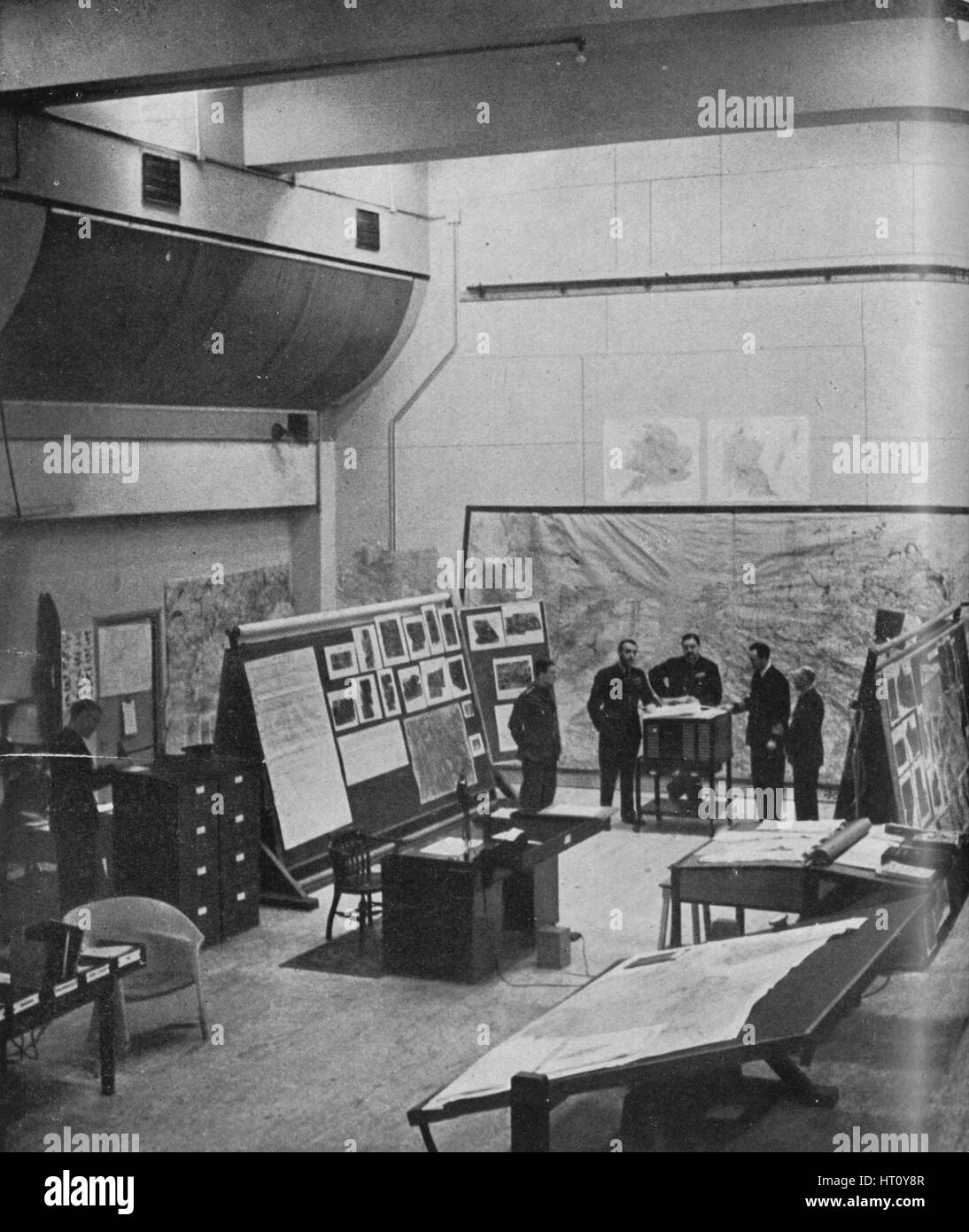 Operations room ww2 Black and White Stock Photos & Images - Alamy