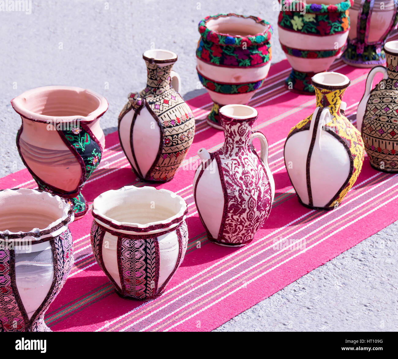 Different colored pots hi-res stock photography and images - Alamy