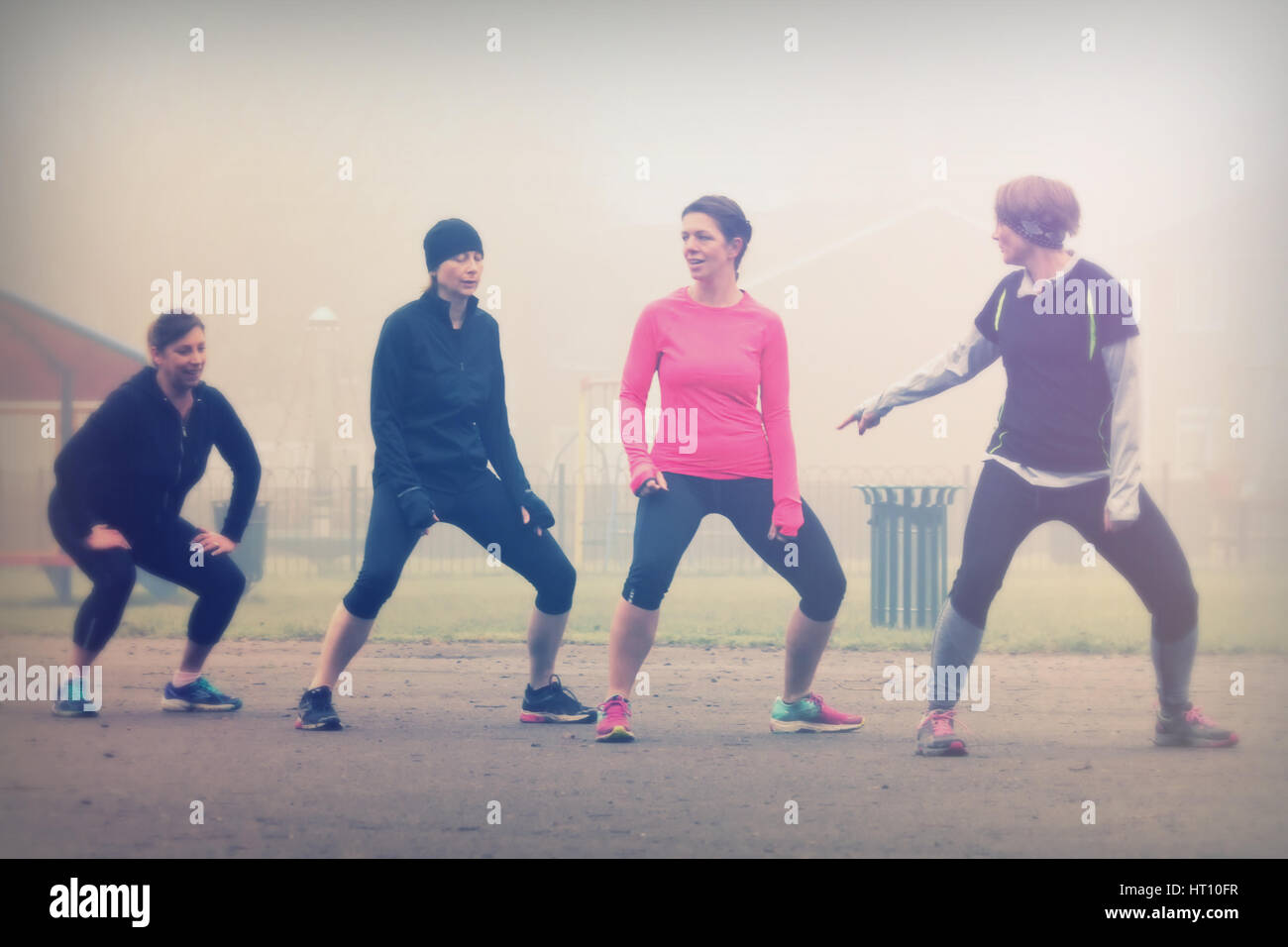 People doing keep fit exercise in the park Stock Photo - Alamy