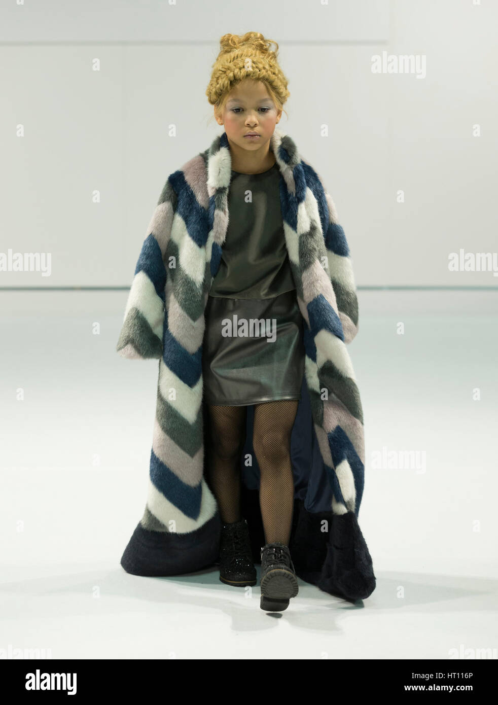 New York, United States. 05th Mar, 2017. Young model walks the runway ...