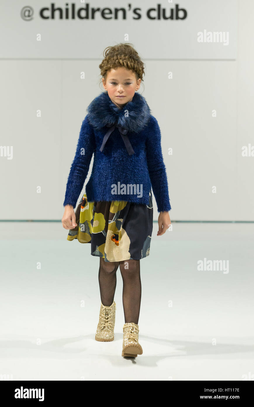 New York, United States. 05th Mar, 2017. Young model walks the runway ...