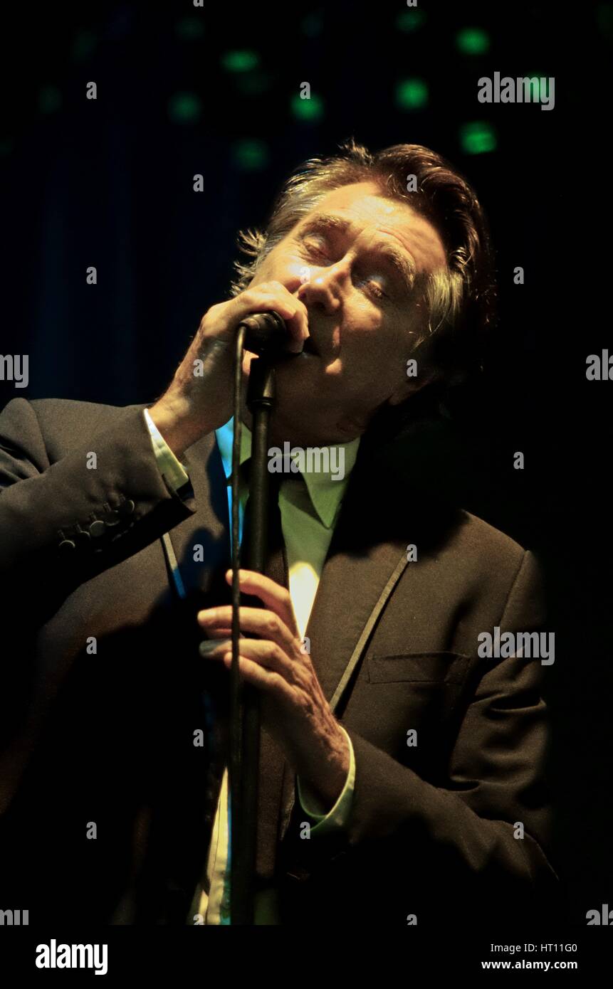 Brian ferry singing hi-res stock photography and images - Alamy