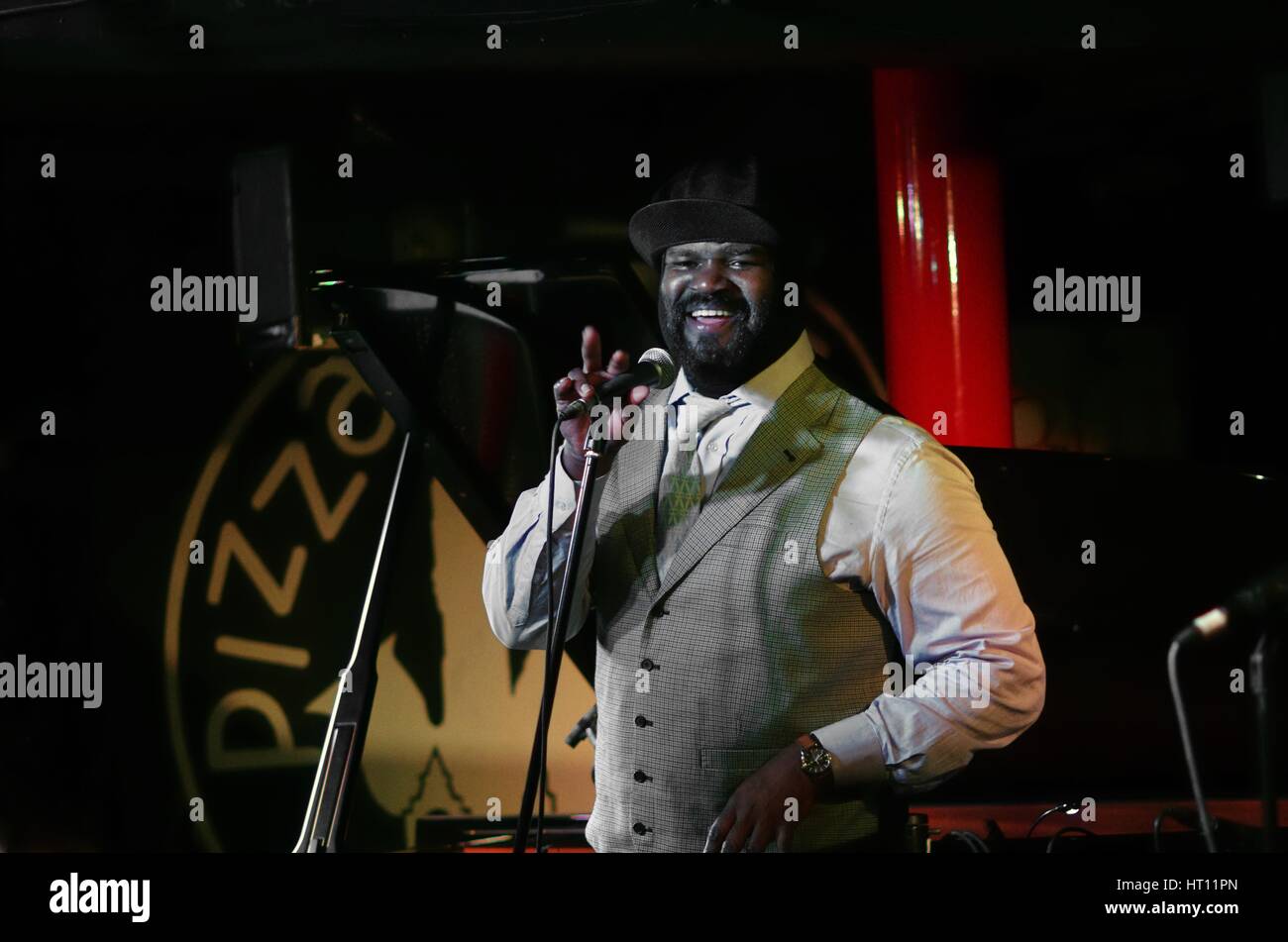 Pizza express dean st hi-res stock photography and images - Alamy