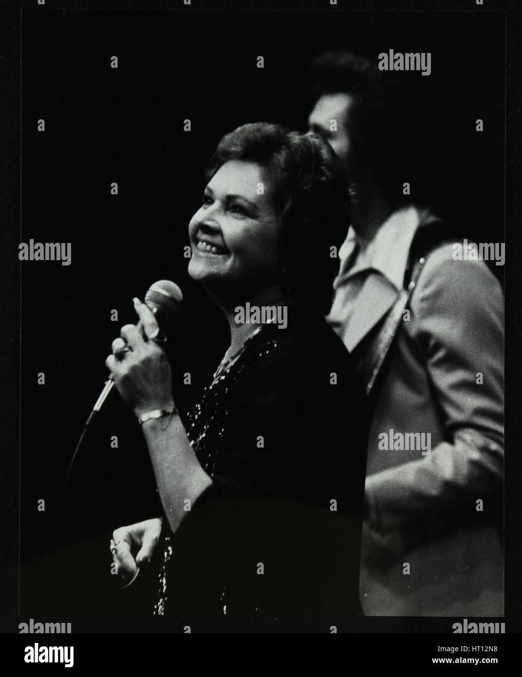 American female country singer hi-res stock photography and images - Alamy