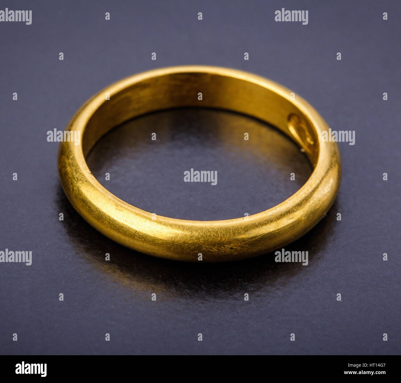 Vintage old gold wedding ring, love jewelry Stock Photo - Alamy