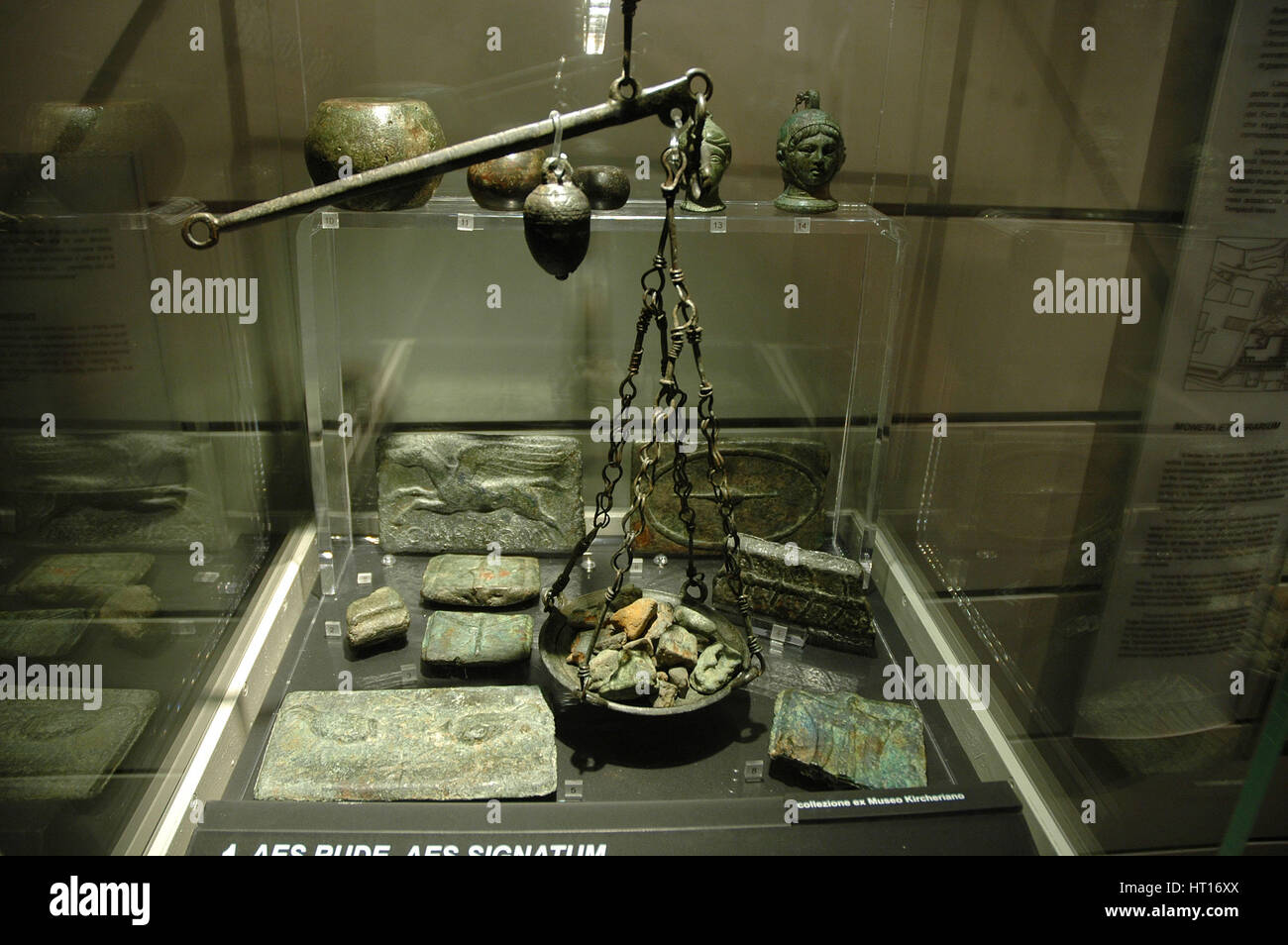 Roman scales bronze hi-res stock photography and images - Alamy