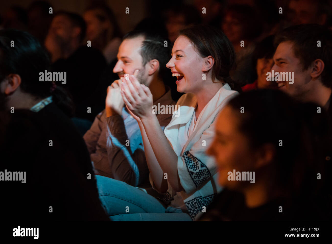 Stand up comedian crowd hi-res stock photography and images - Alamy