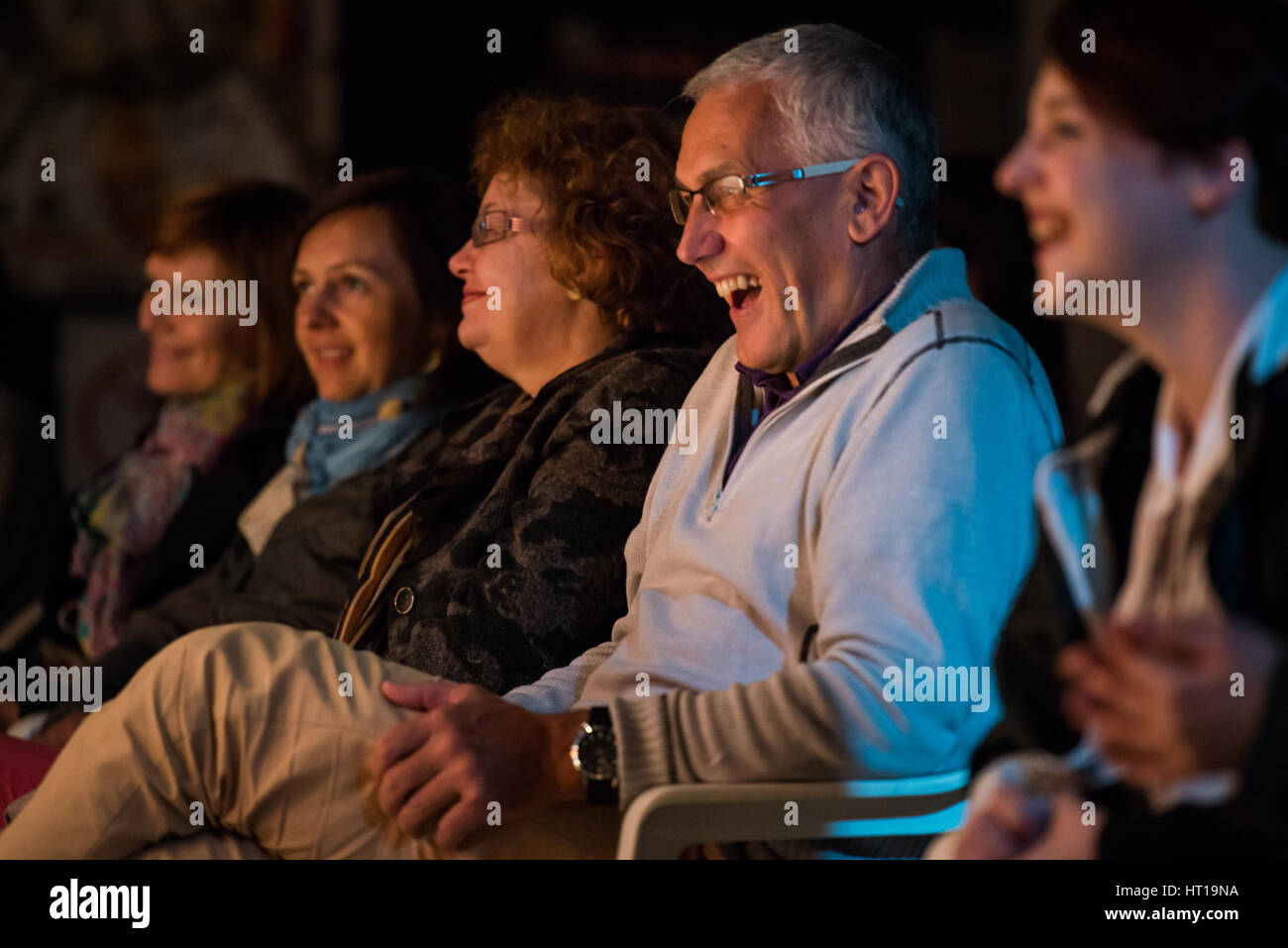 Laughing audience show hi-res stock photography and images - Alamy