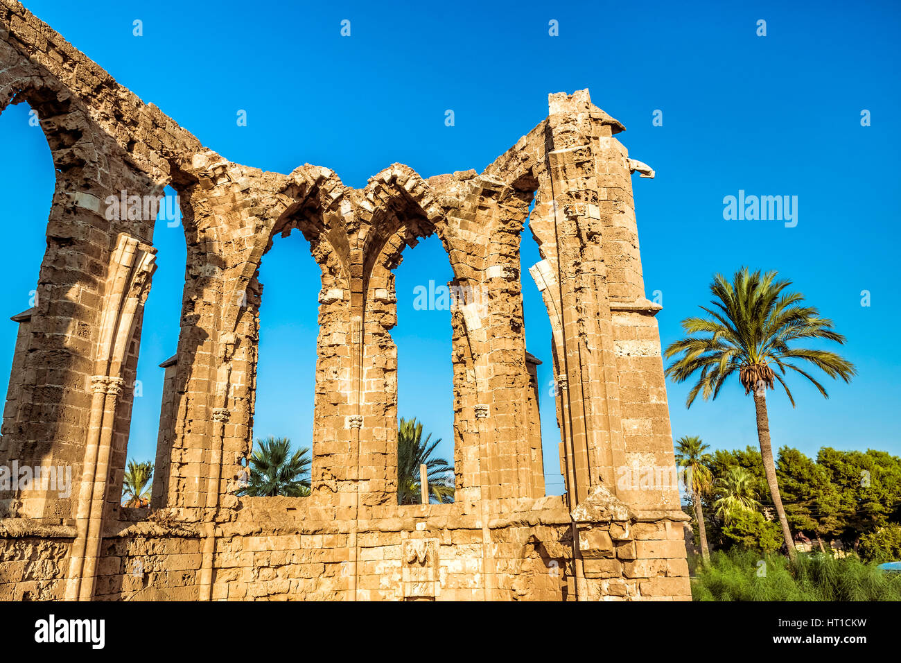 Slender columns hi-res stock photography and images - Alamy
