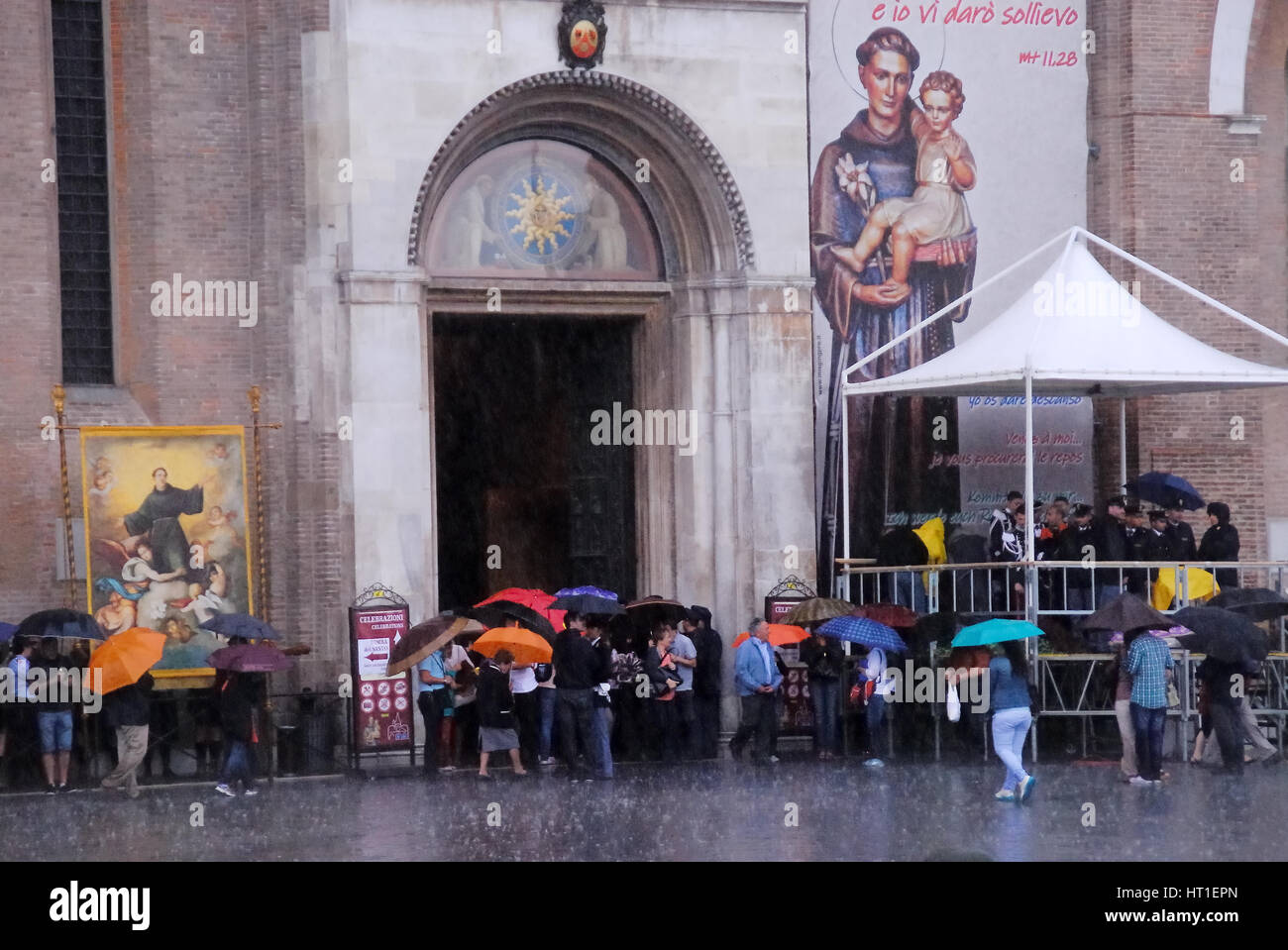 St anthony feast day hi-res stock photography and images - Alamy