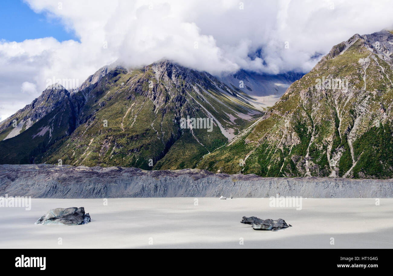 Icebergs in Hooker Glacier in the Mount Cook Range on the South Island ...