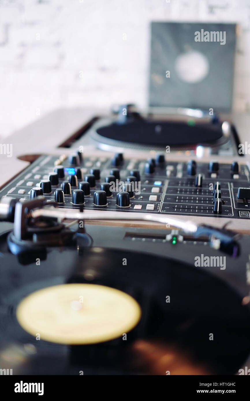Vintage turntable console in wooden frame Stock Photo - Alamy