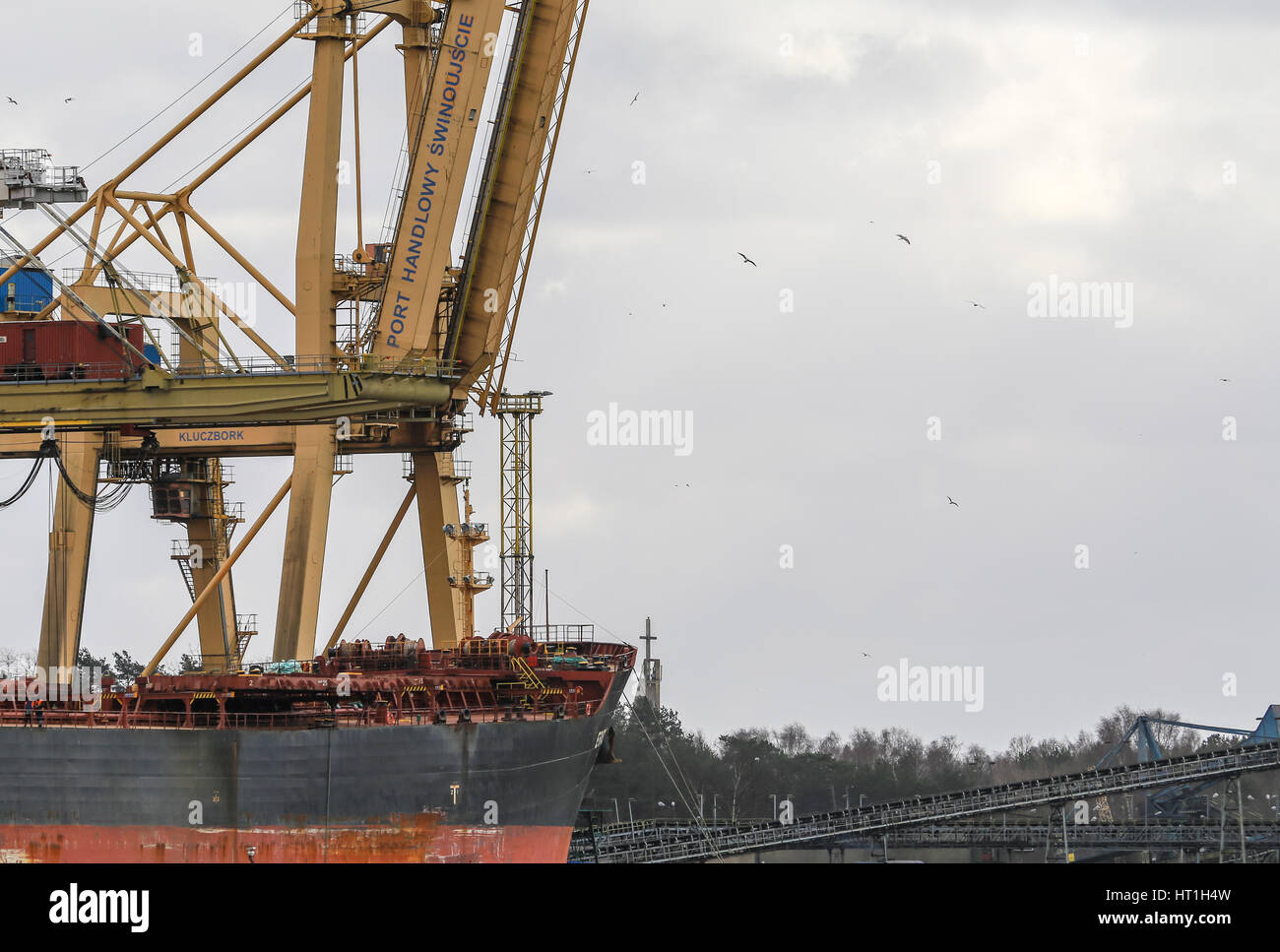 Load a freighter hi-res stock photography and images - Alamy