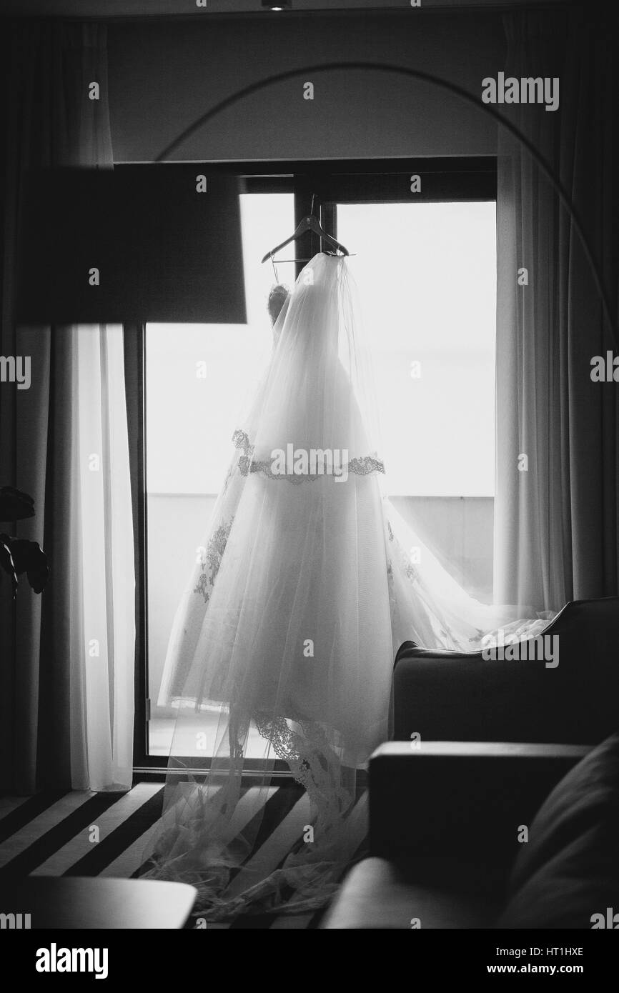 Model bridal dress Black and White Stock Photos & Images - Alamy