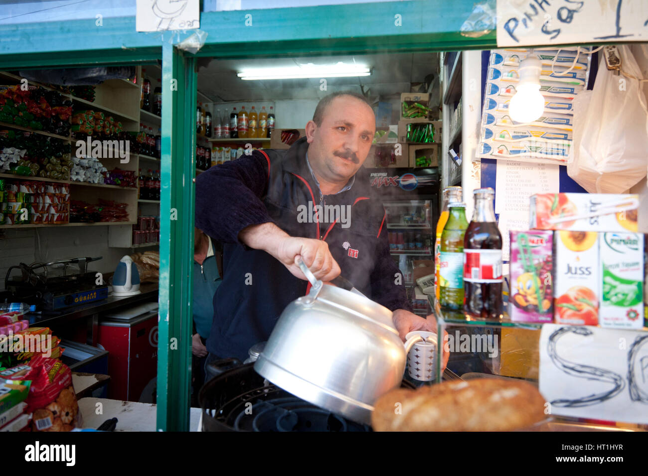 Man selling tea istanbul hi-res stock photography and images - Alamy