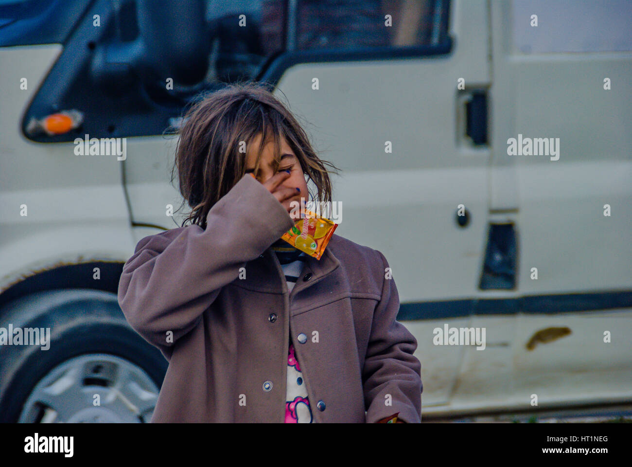 Homeless girl hi-res stock photography and images - Alamy
