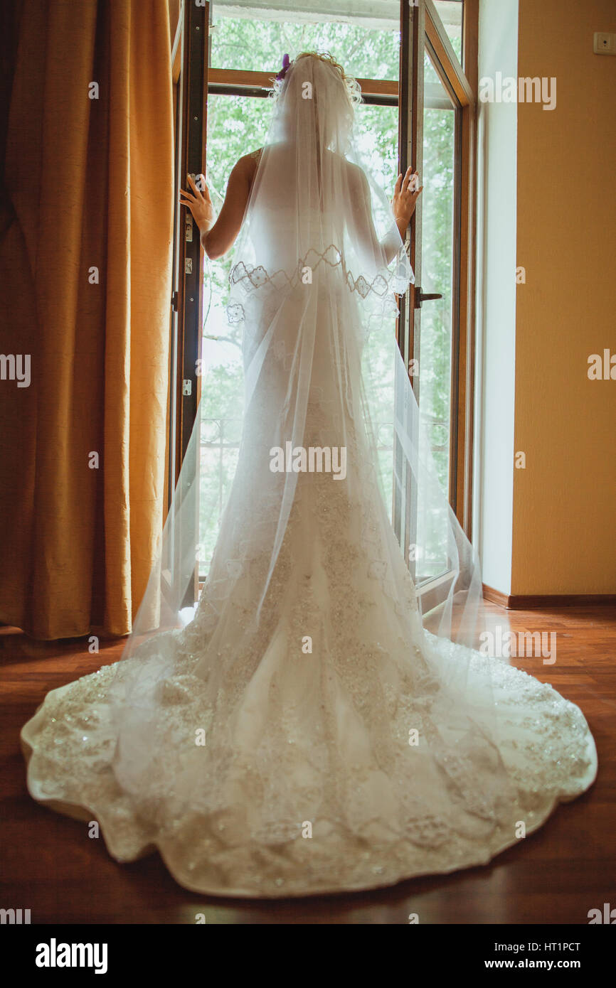 bride getting ready. Bridal morning Stock Photo - Alamy