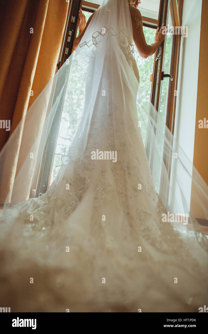 bride getting ready. Bridal morning Stock Photo - Alamy