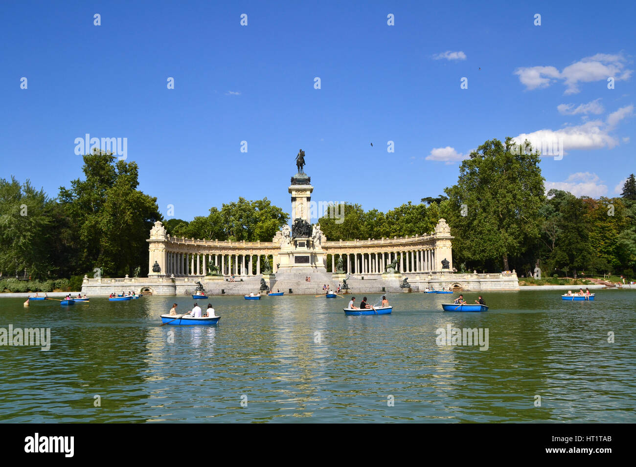 People enjoying a boat ride on the pond in El Retiro Park in Madrid ...