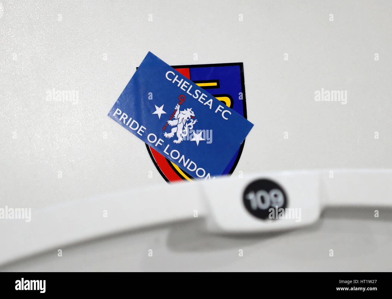 Stadium seats fans hi-res stock photography and images - Alamy