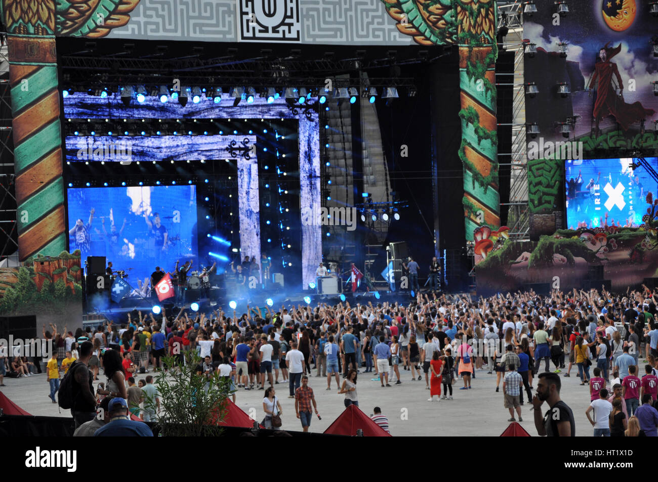 Festival view of crowd from stage hi-res stock photography and images ...