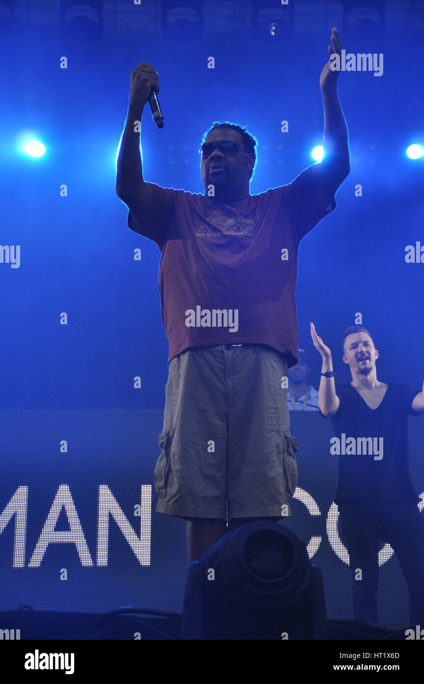 Fatman scoop rapper hi-res stock photography and images - Alamy