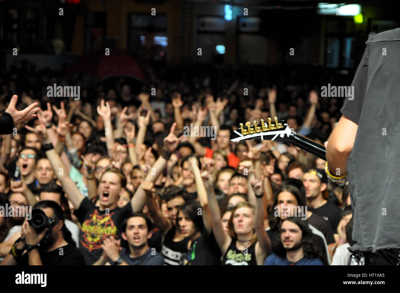 Rock star crowd hi-res stock photography and images - Alamy