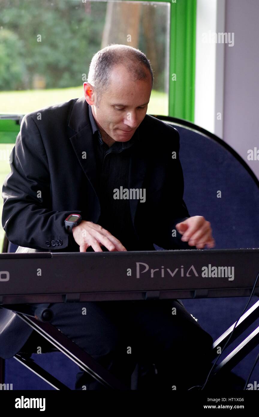 Roger Lewin, Hawth, Crawley, West Sussex, Jan 2016. Artist: Brian O ...