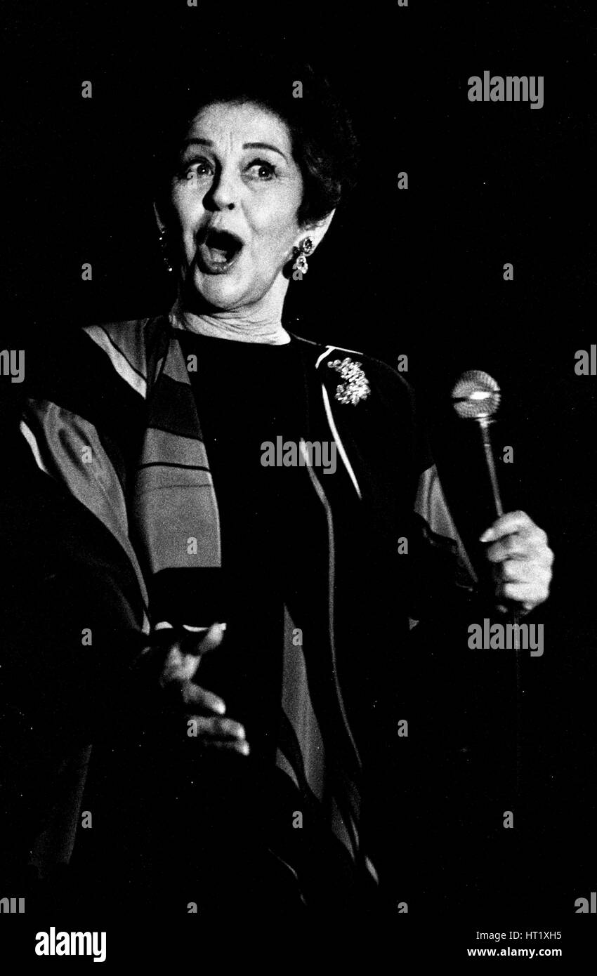 Gogi Grant, Pizza on the Park, London, Dec 1993. Artist: Brian O'Connor ...