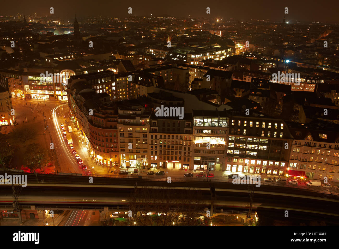 Bulb exposure of Hackescher Markt in Berlin at night Stock Photo - Alamy