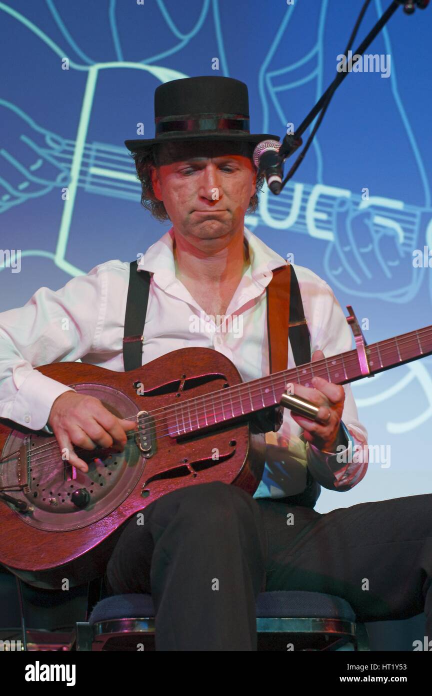 Ben Tyzack, Crawley Blues Festival, Hawth, Crawley, Oct 2015. Artist ...