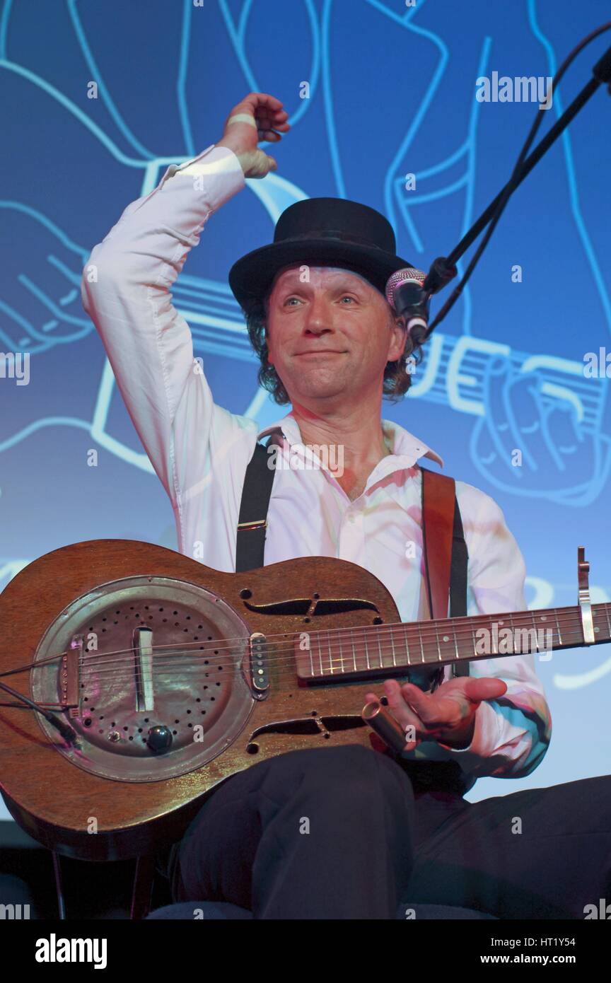 Ben Tyzack, Crawley Blues Festival, Hawth, Crawley, Oct 2015. Artist ...