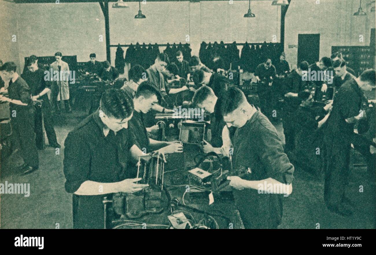 World war ii radio operator hi-res stock photography and images - Alamy